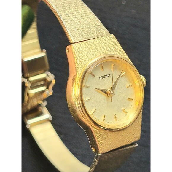Seiko | Accessories | Vintage Seiko Watch Women Champagne Dial Gold Tone Round New Battery ...